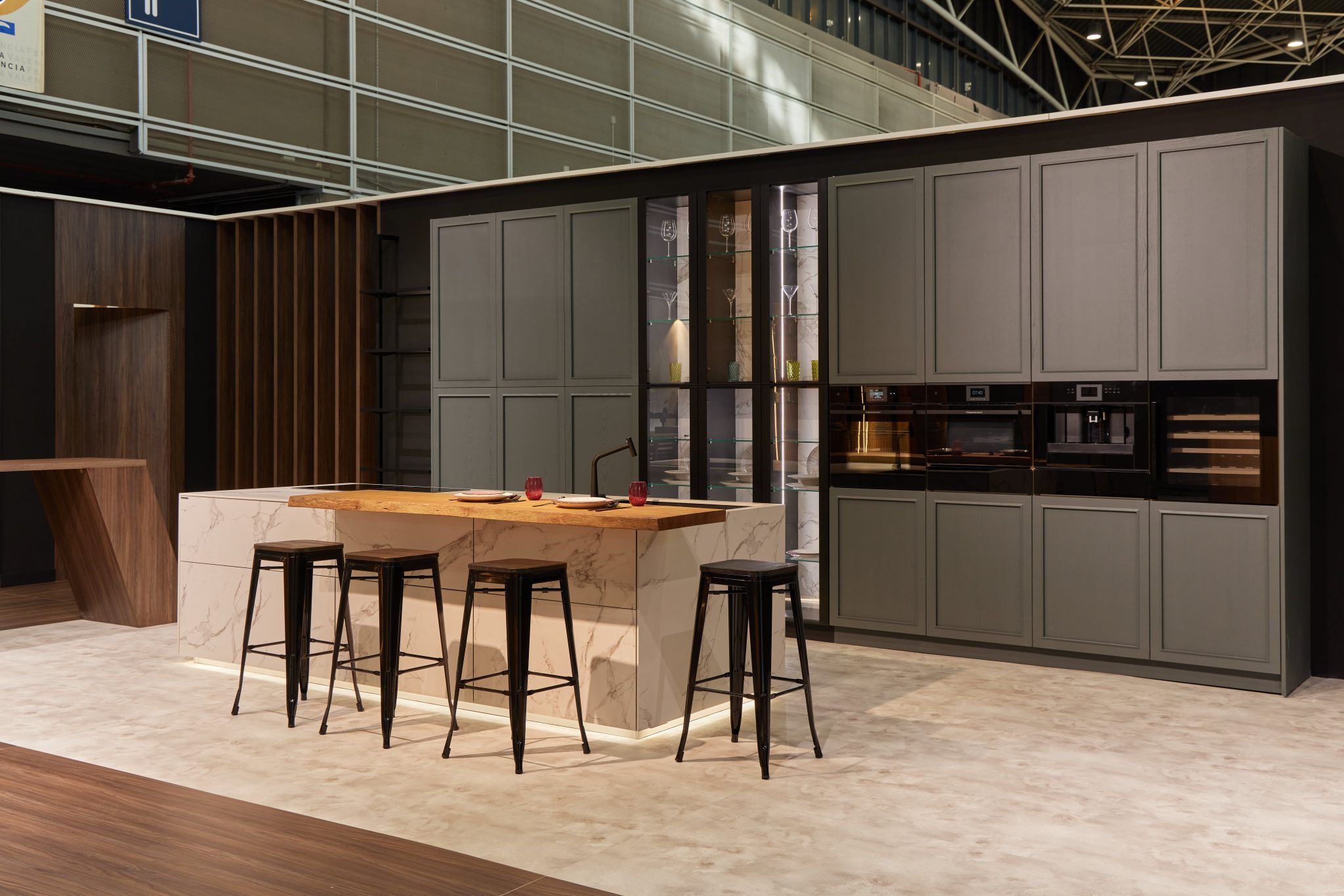 Madera y porcelánico, los materiales tendencia en mobiliario de cocinas ...